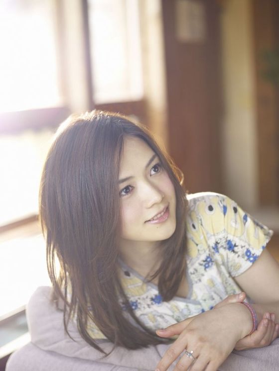 YUI (singer) - generasia